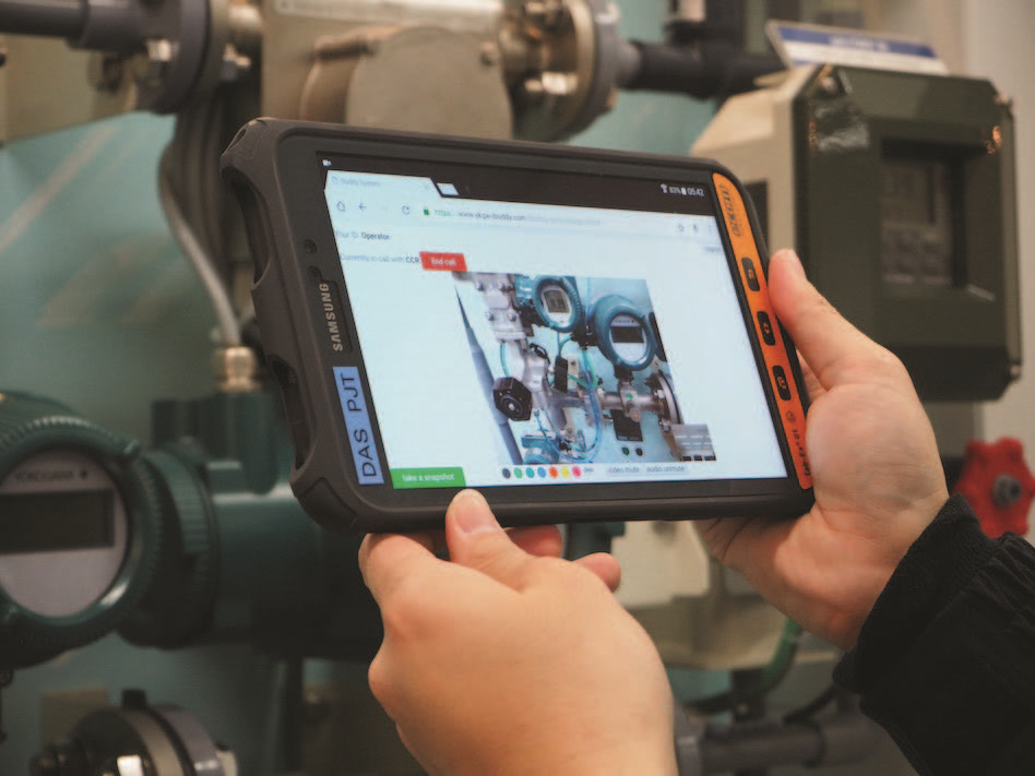 Mobile Technology with Augmented Reality Bridges Social Distancing ...